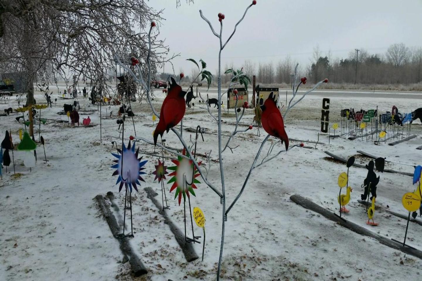 THE COLUMBUS TREE - Yard decorations and Art